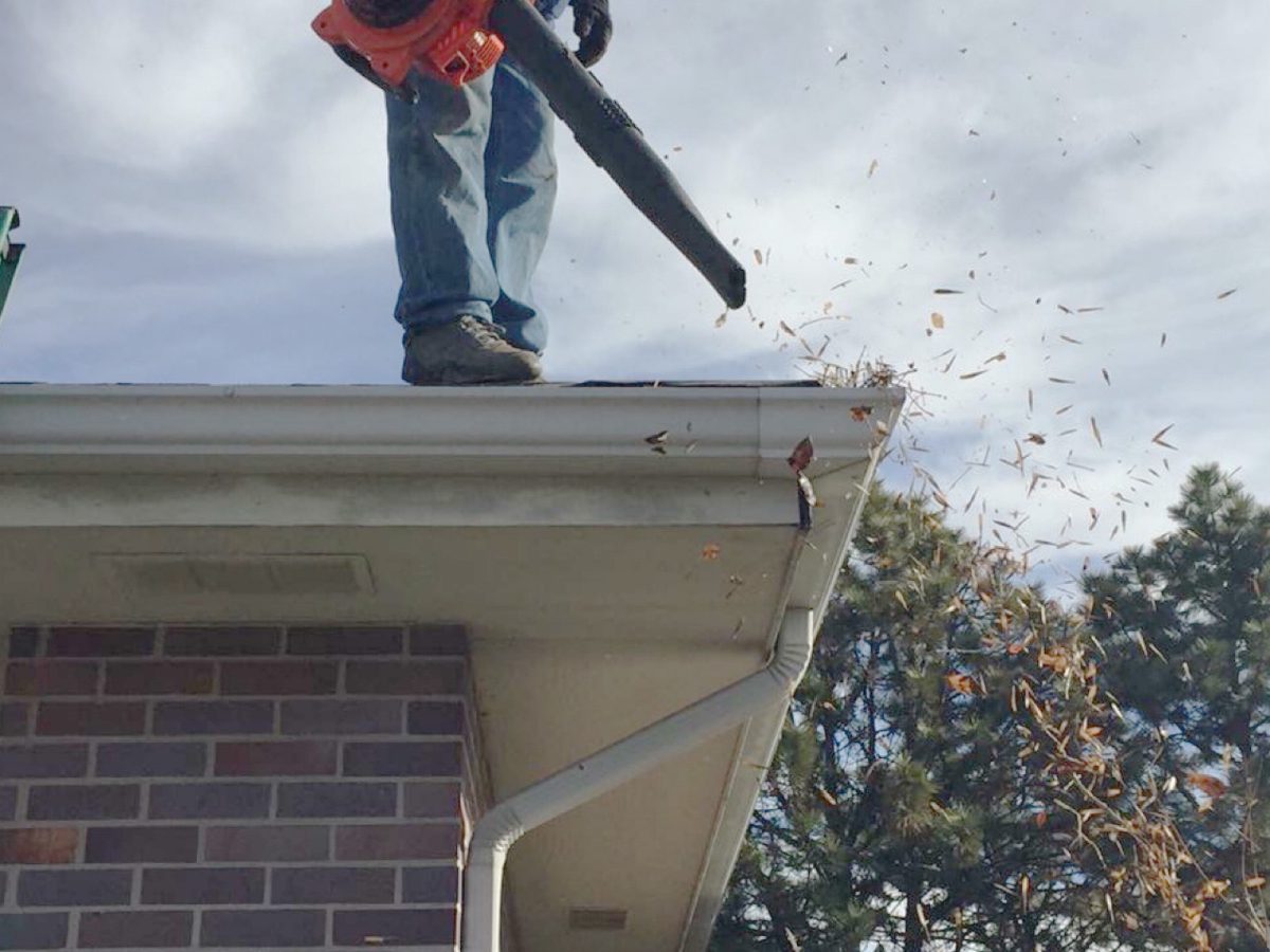 Guidelines for How to Clean Your Gutters and Downspouts